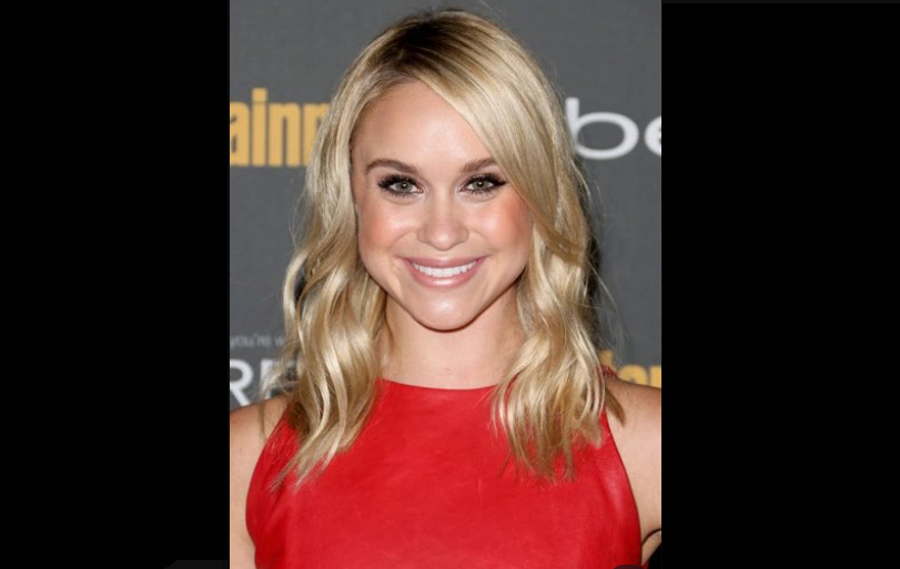 Glee' Star Becca Tobin Calls Out Hilary Duff's Husband in Mom Group ...